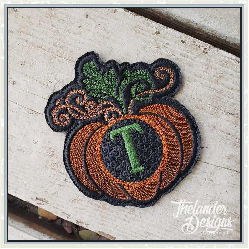 D autumn letter in the hoop T1868 – Thelander Designs